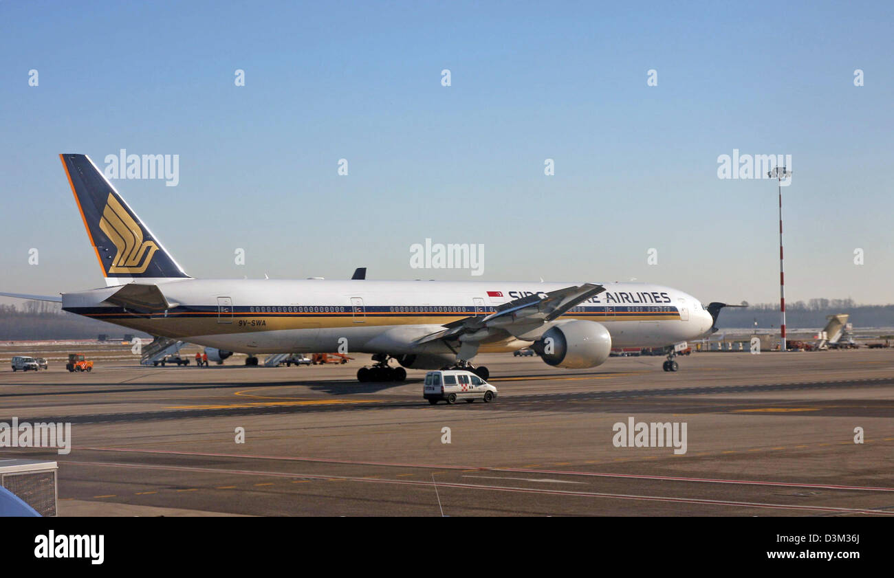 Singapore Airlines, Boeing 777-312/ER Stock Photo - Alamy