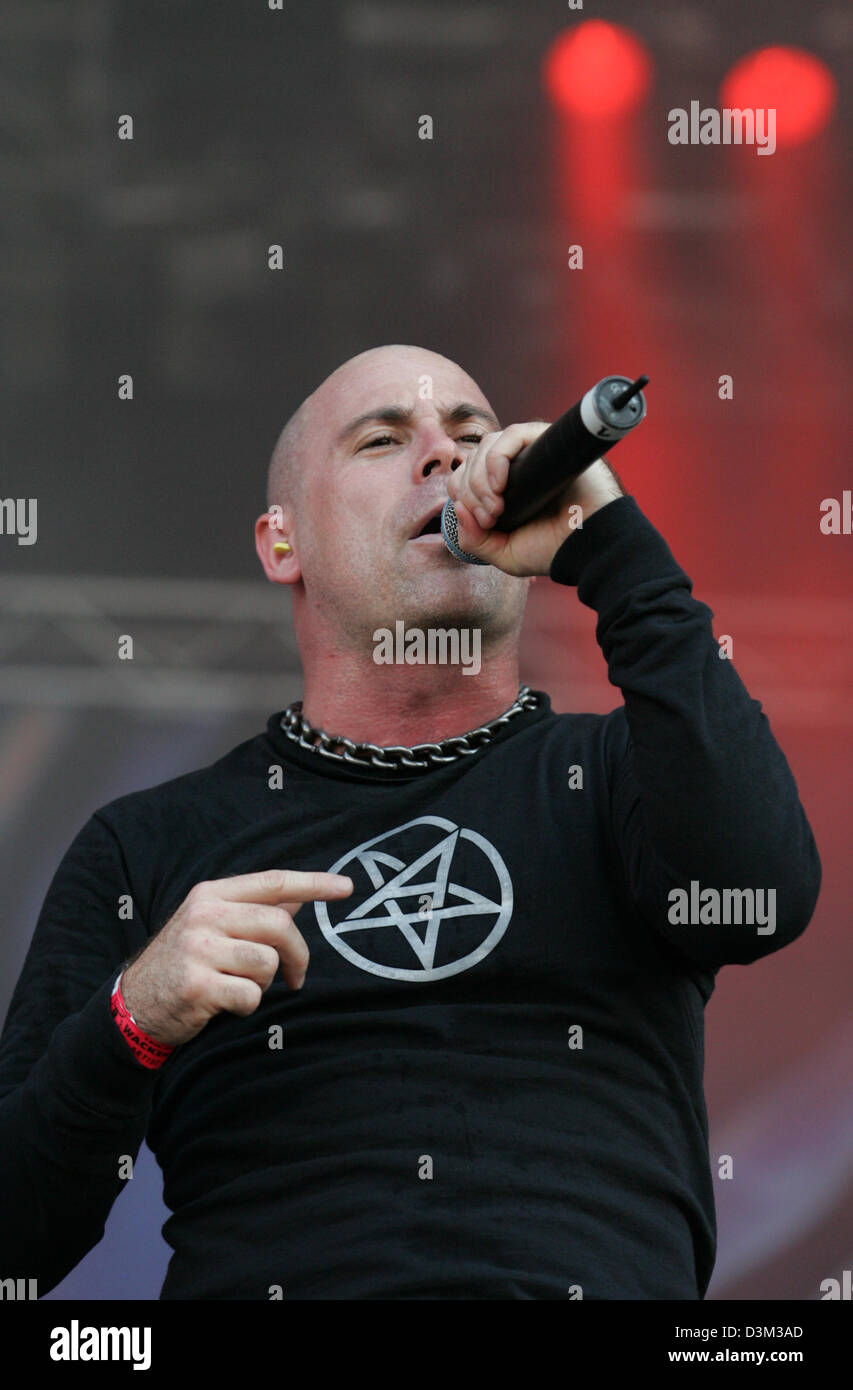 (dpa files) - John Bush, lead singer of the US heavy metal band Anthrax ...