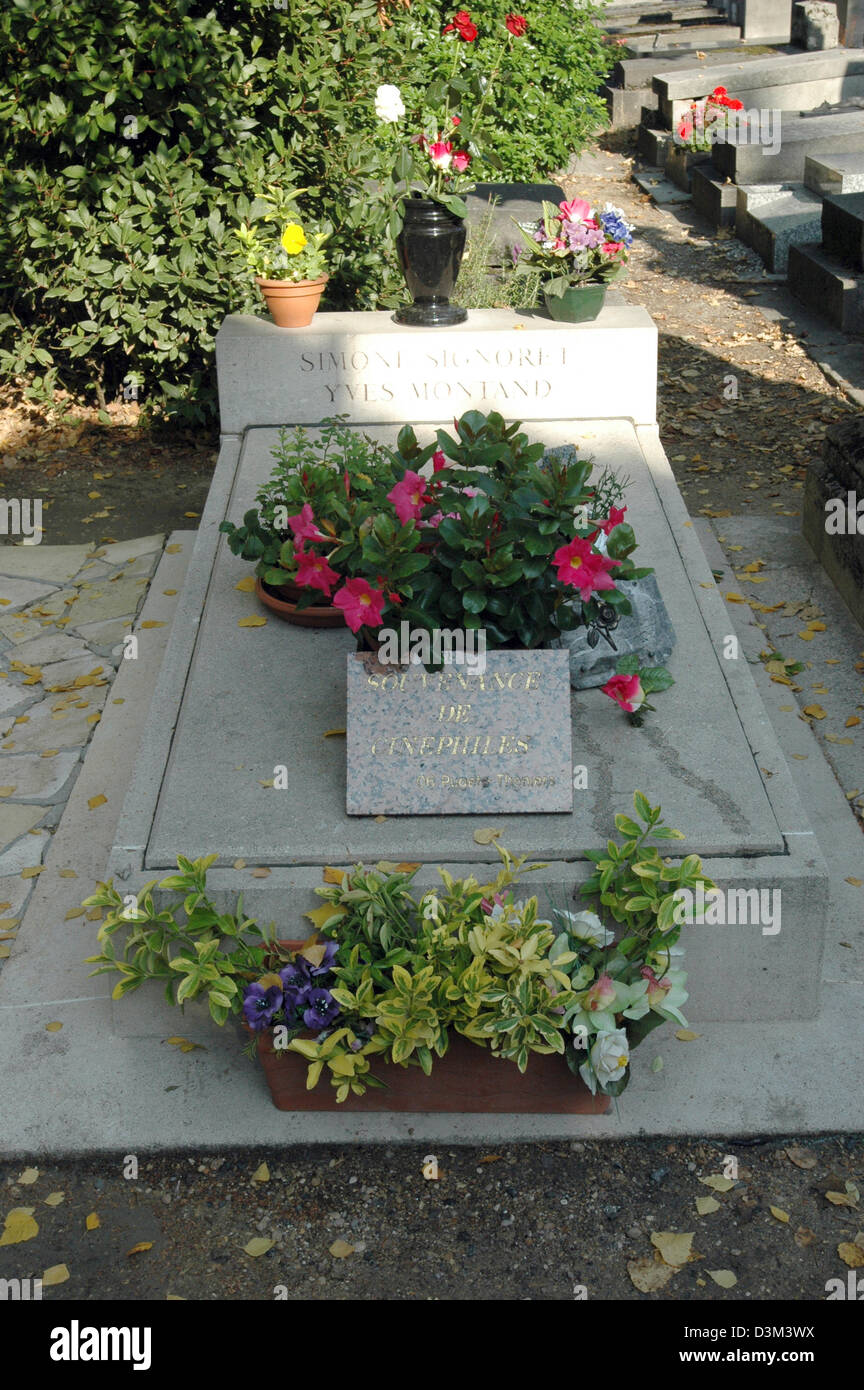 Simone signoret yves montand hi-res stock photography and images - Alamy