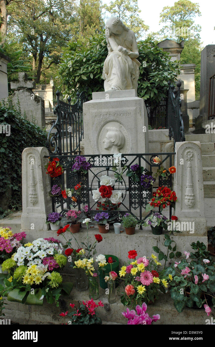 (dpa) - The picture shows the grave of Polish composer Frederic Chopin ...