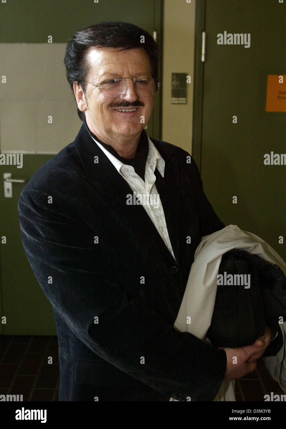 (dpa) - Manfred Zink, friend and look-alike of the murdered celebrity ...