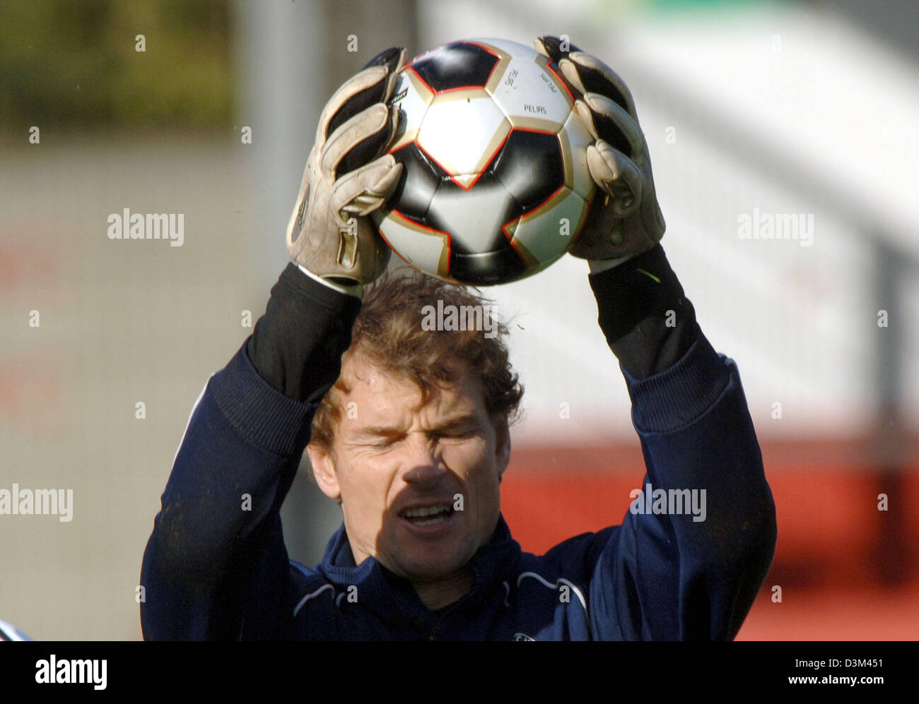 (dpa) - German national soccer goalkeeper Jens Lehmann holds a ball ...