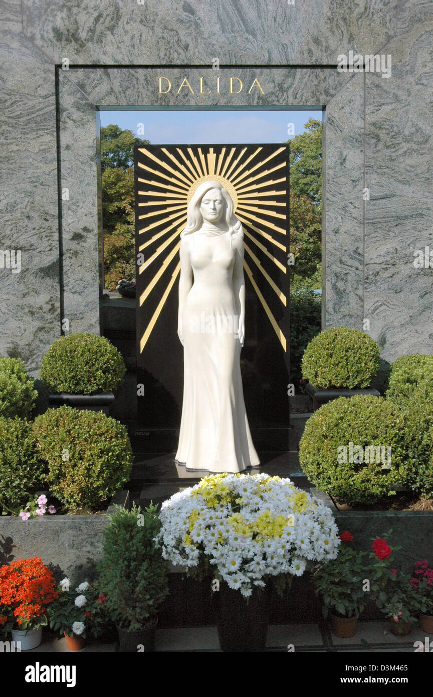 (dpa) - The photo shows the grave of singer Dalida (aka Yolanda ...