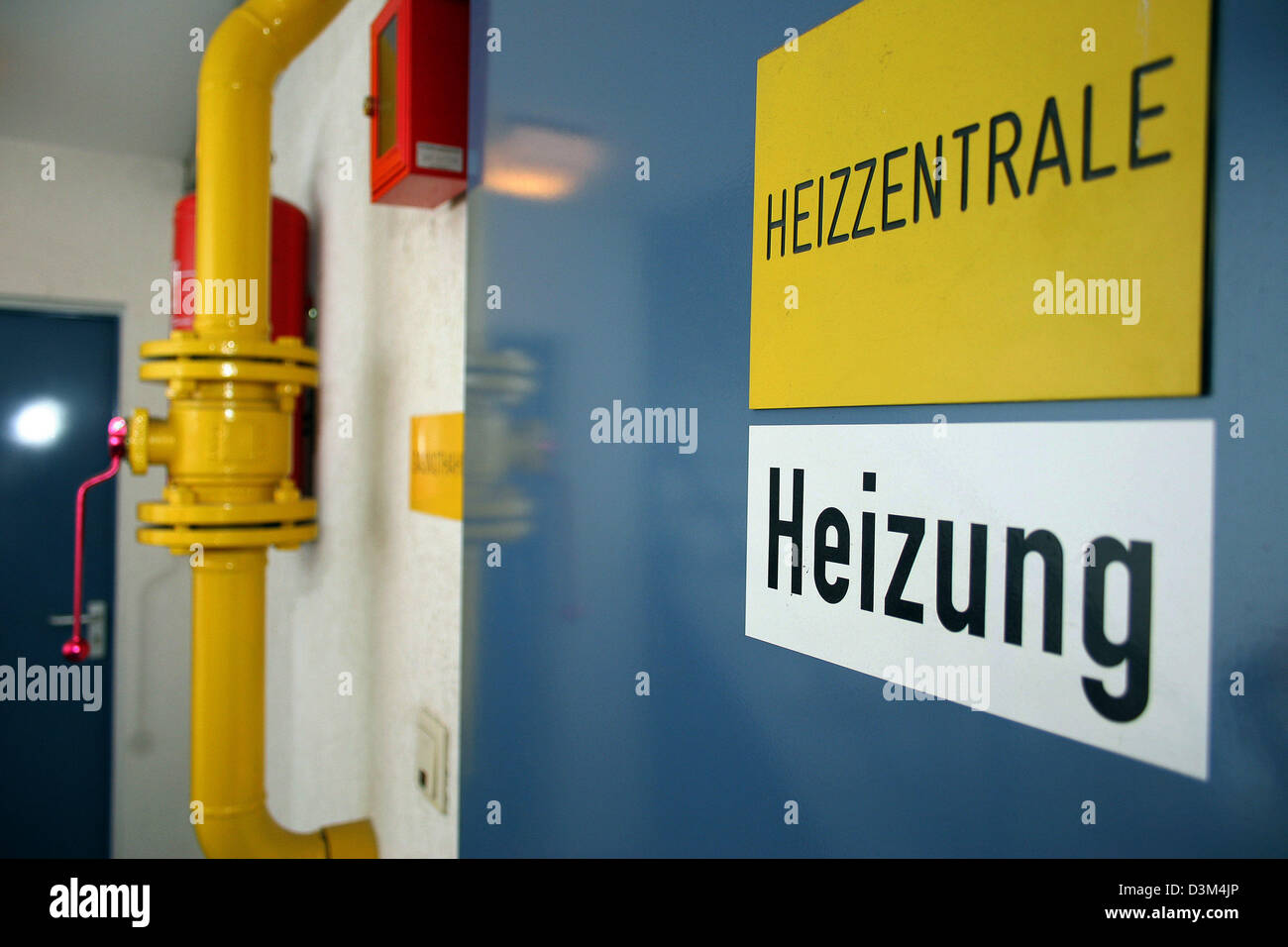 (dpa) - The picture shows the entrance to a boiler room in a basement ...