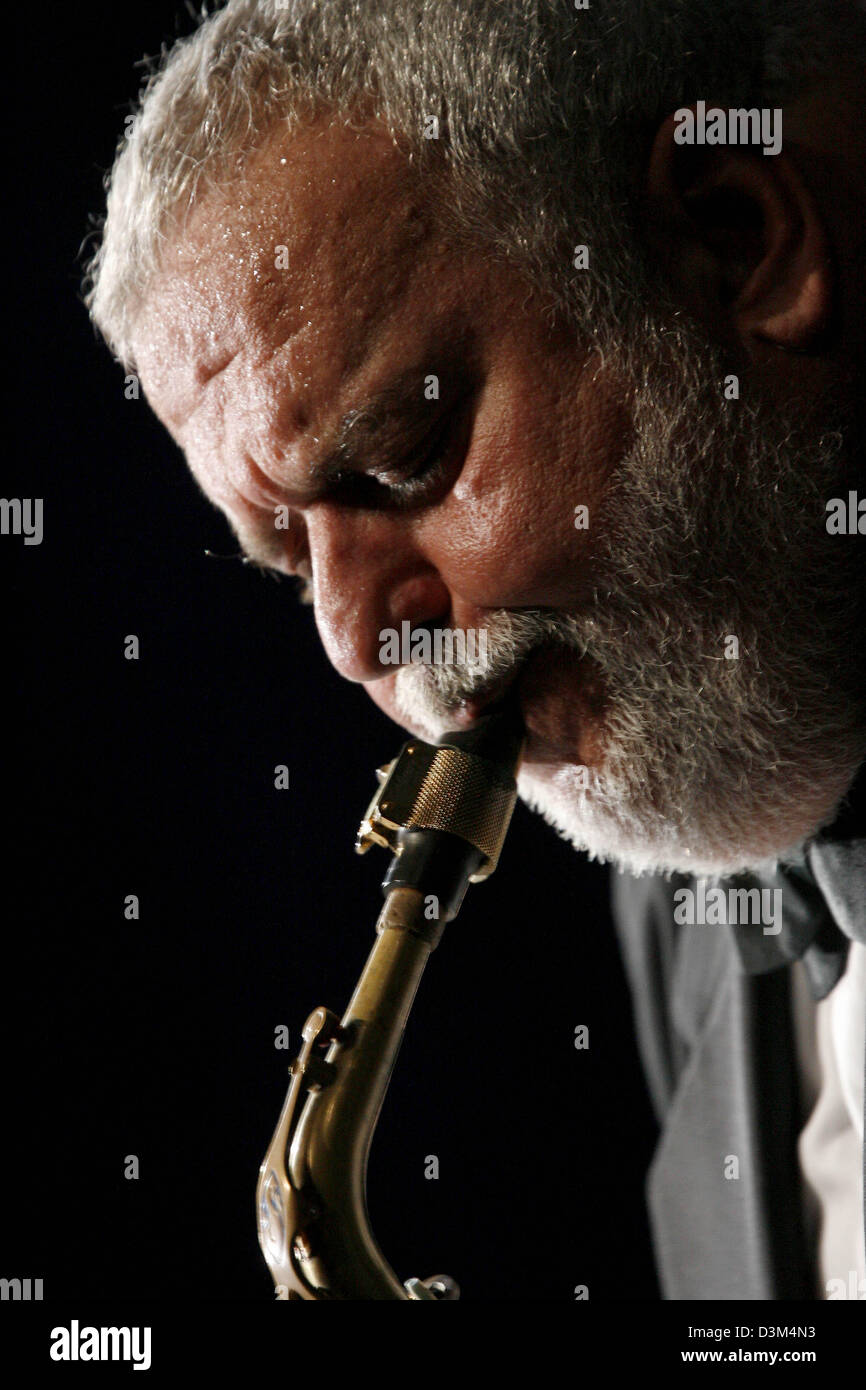 (dpa) - US American jazz saxophonist and member of the legendary 'Dave ...
