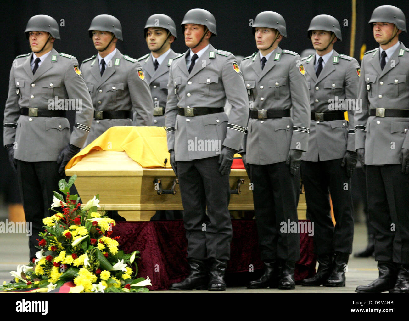 Crime funeral coffin mourning hi-res stock photography and images - Alamy