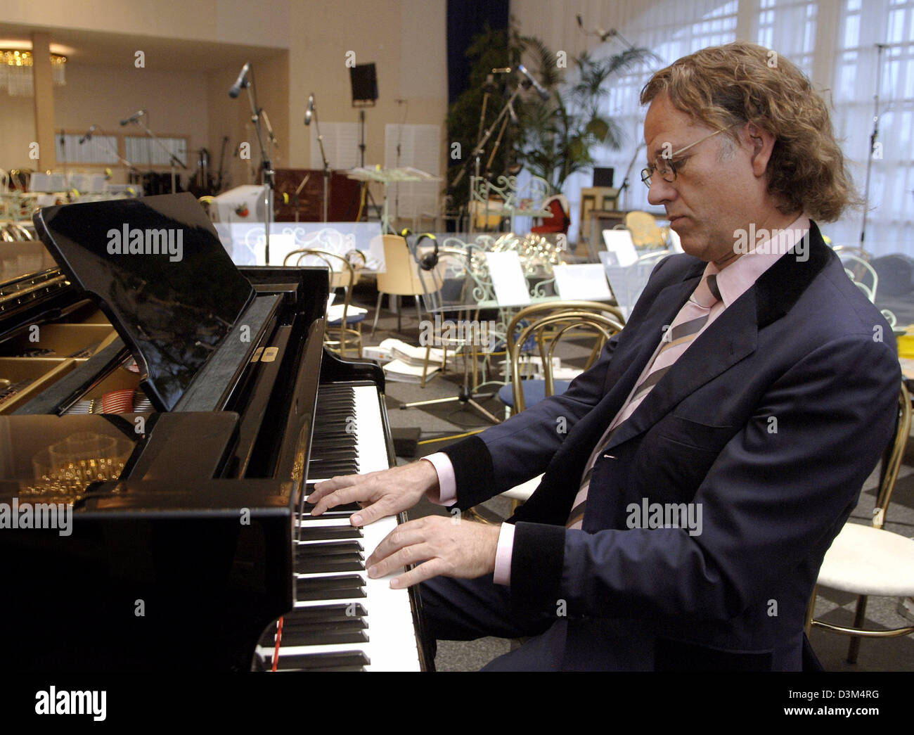(dpa) - Dutch star violinist Andre Rieu plays the piano at his studio ...