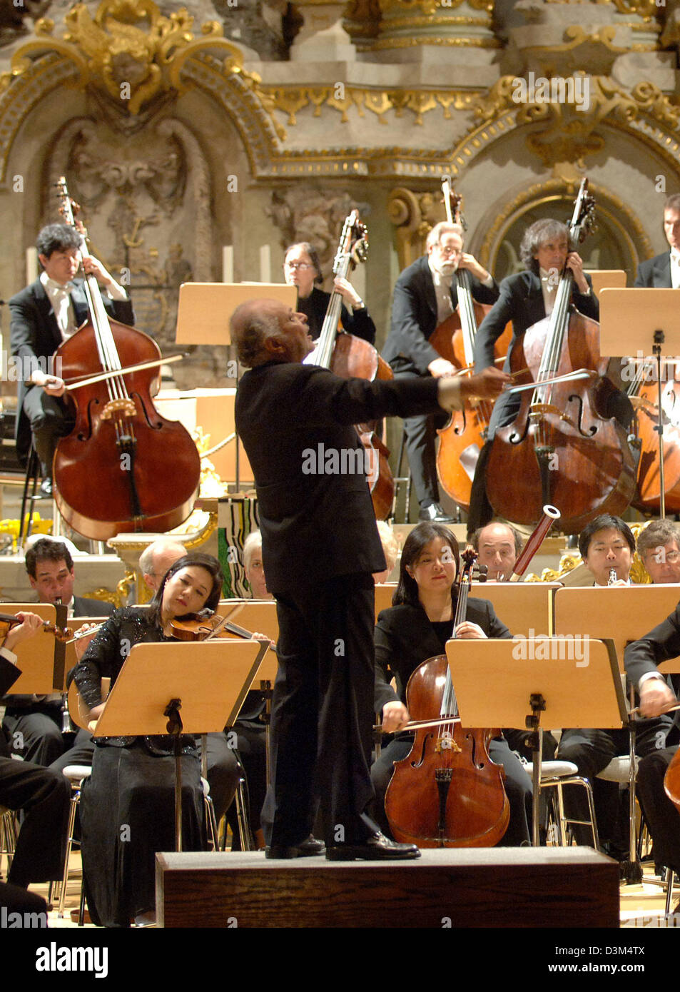 New york philharmonic hi-res stock photography and images - Alamy