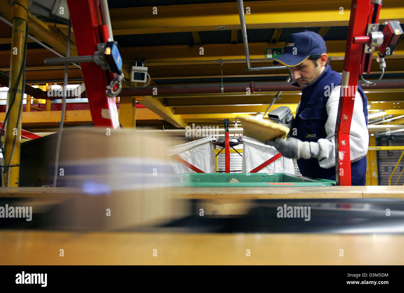 Gls general logistics systems hi-res stock photography and images - Alamy