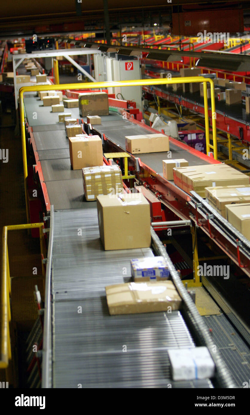 (dpa) - packages and parcels move along a conveyor belt at the shipment ...