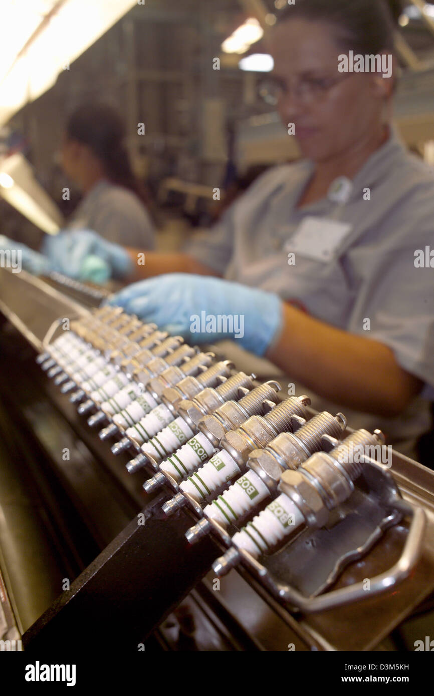 (dpa) - The photo shows the final manufacturing stage of spark plugs at ...