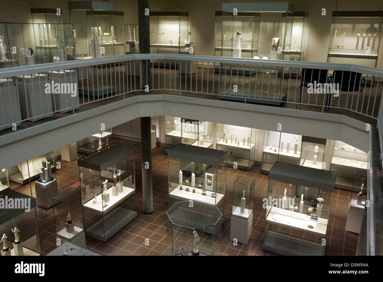 (dpa) - The picture shows the interior of the German Ivory Museum in ...