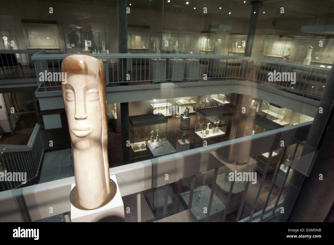 (dpa) - The picture shows the interior of the German Ivory Museum in ...