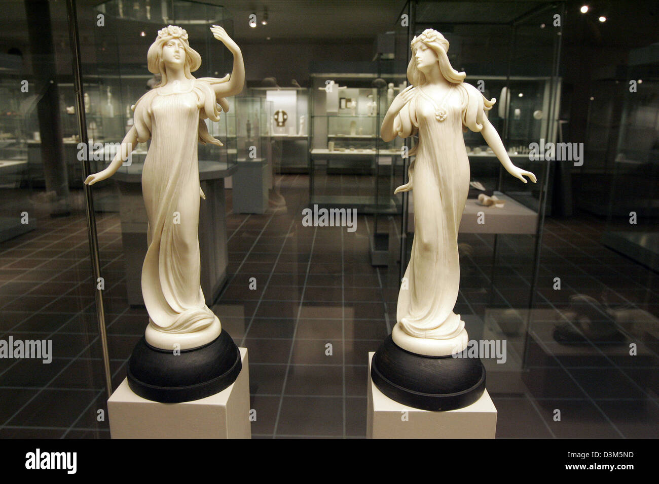 (dpa) - The picture shows two large female sculptures at the German ...