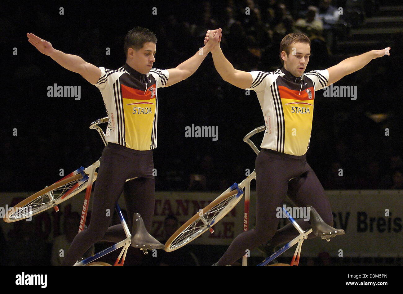 (dpa) - German artistique cyclists Nico Kunert (L) and Simon Altvater ...