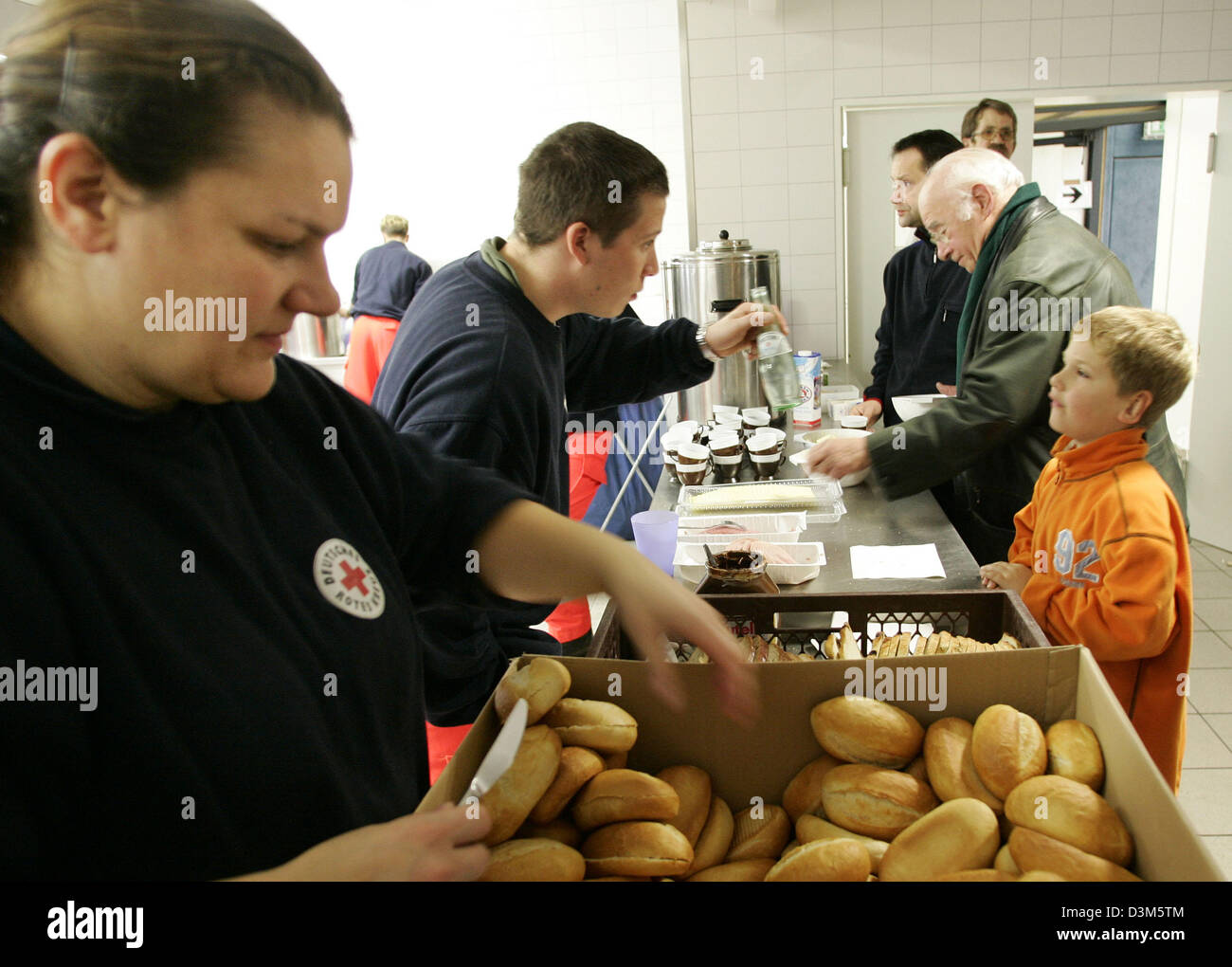 (dpa) - Members of the Red Cross distribute food to local residents who ...