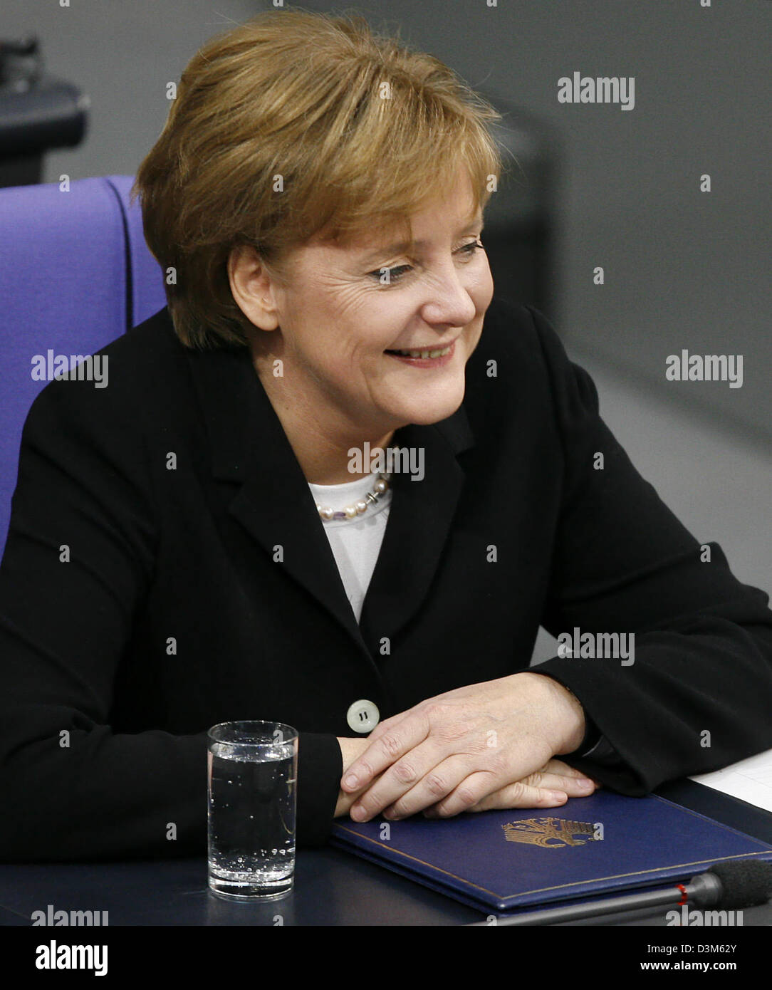 (dpa) - German Chancellor Angela Merkel (CDU) smiles after her first ...