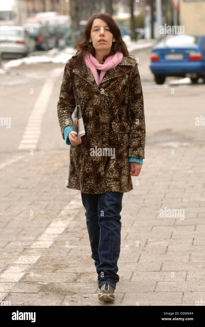 (dpa) - Anja Osthoff, the younger sister of kidnapped German ...