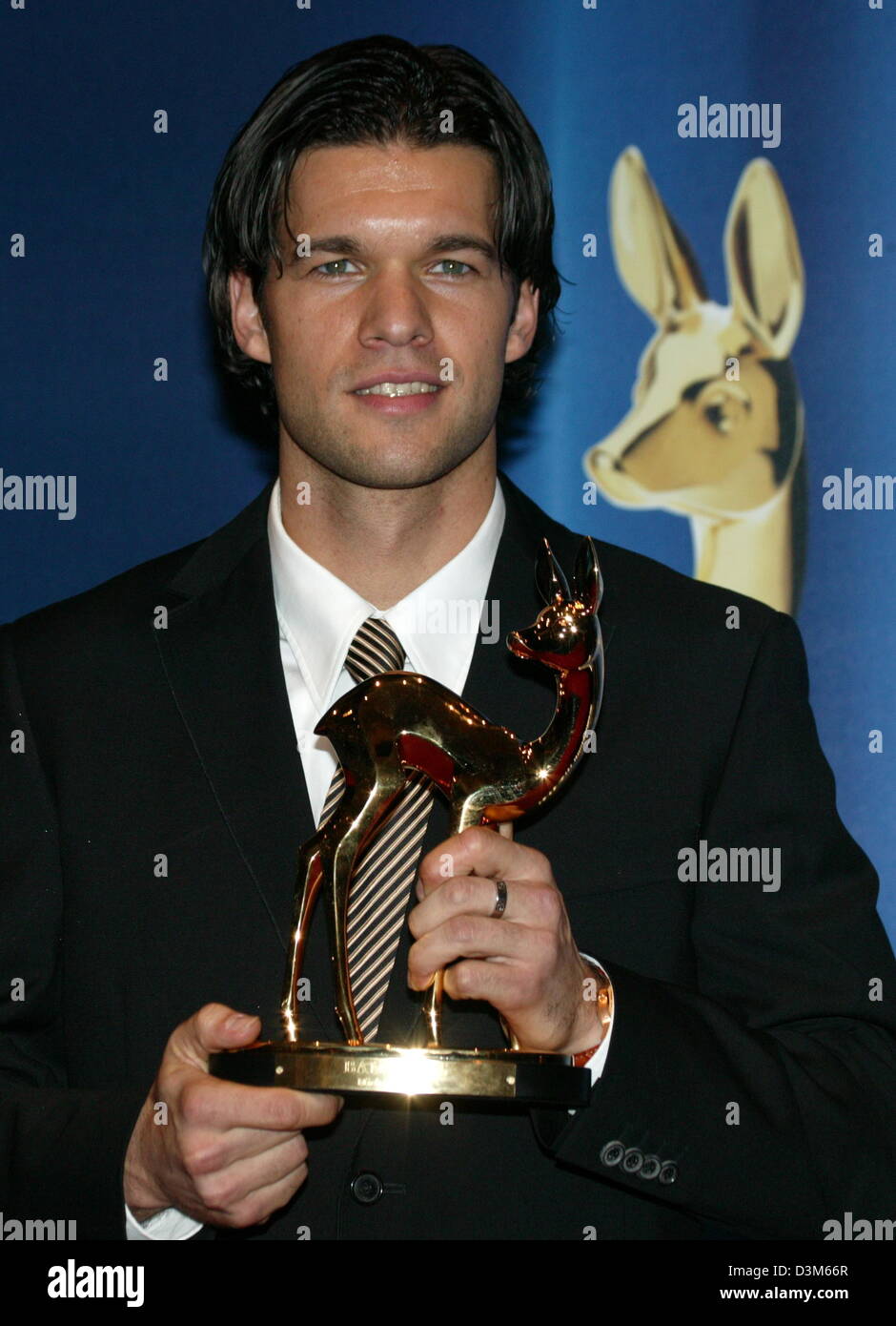 (dpa) - German soccer star Michael Ballack (R) of Bundesliga soccer ...