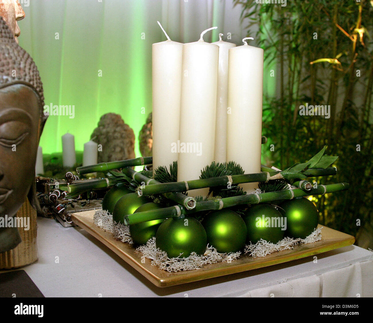 (dpa) - An Advent wreath featuring white candles appears Asiatic ...