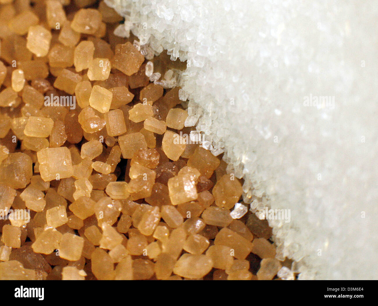 (dpa) - The picture shows white and brown rock candy, Frankurt Main ...