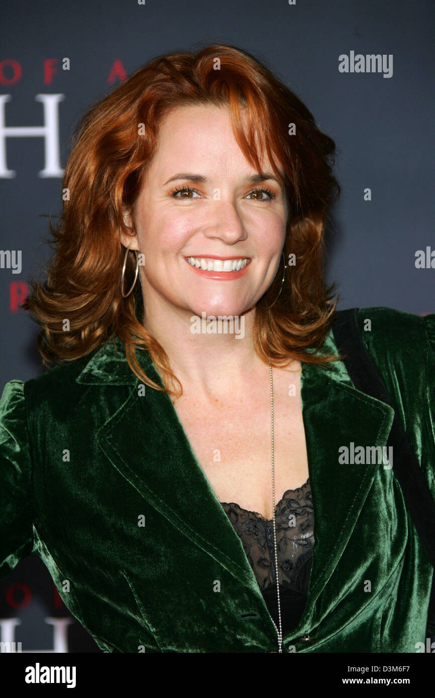 (dpa) - US actress Leah Thompson poses at the premiere of the film ...