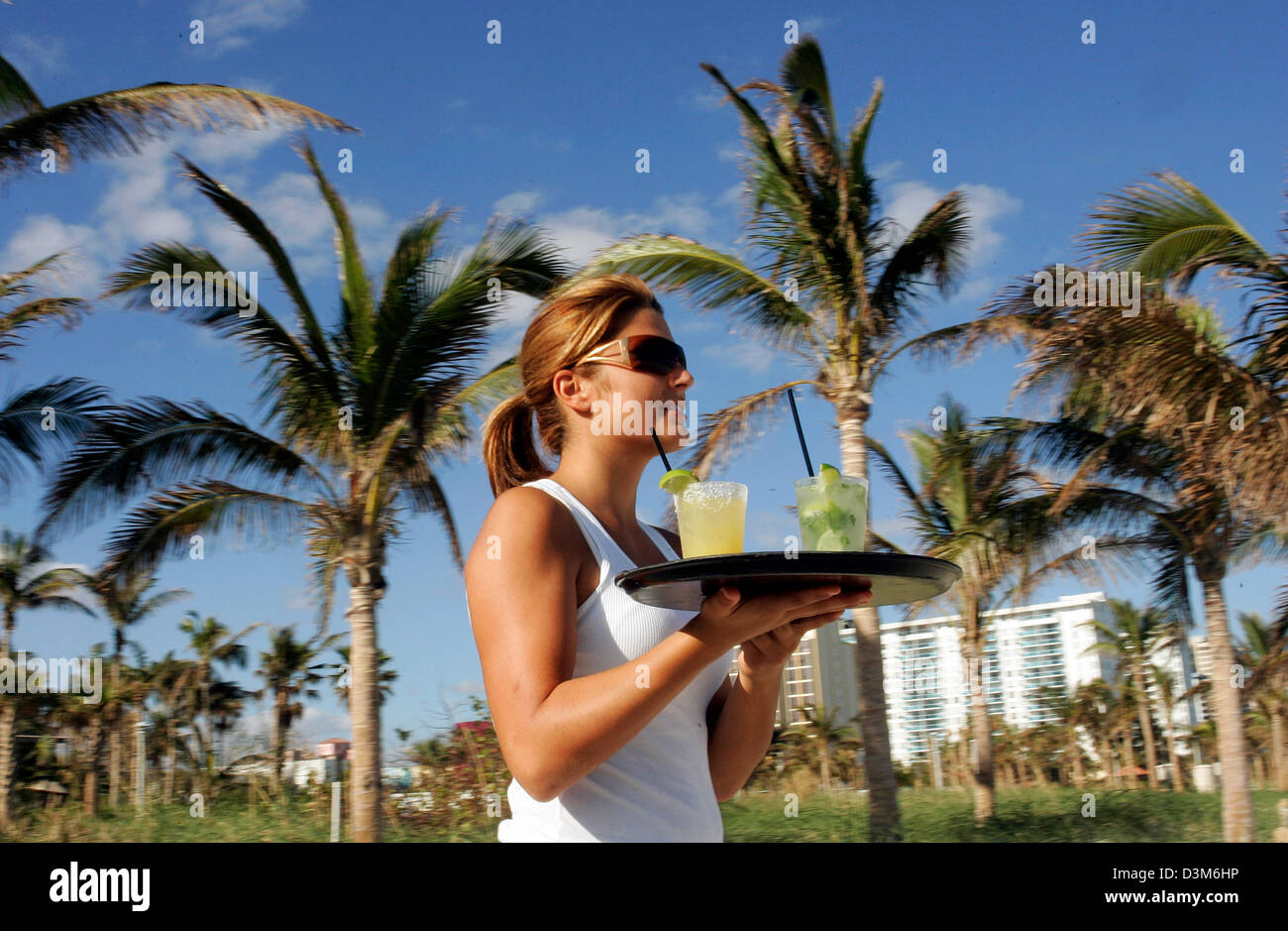(dpa) - The waitress of a beach hotel carries cocktails in a tray ...