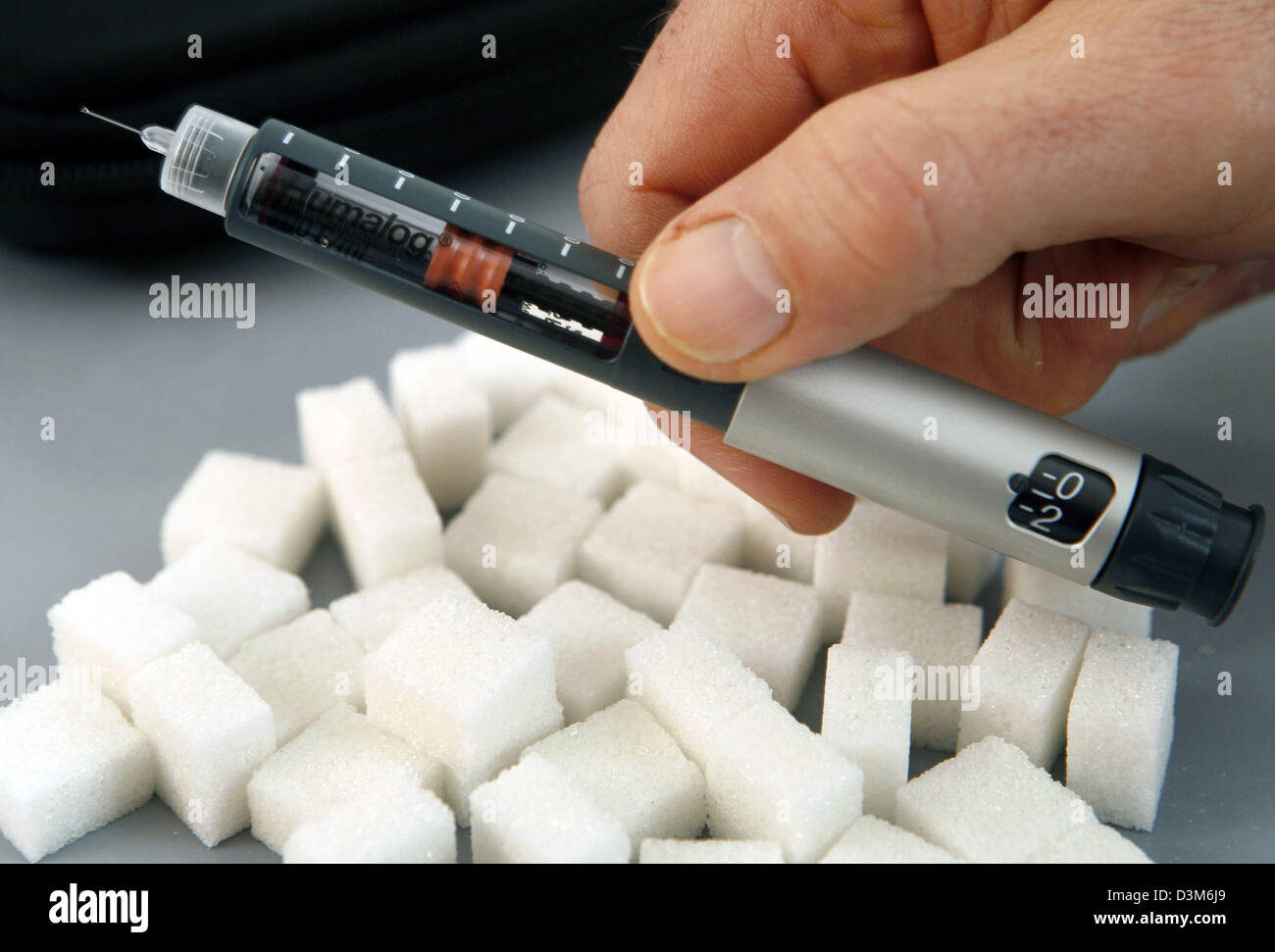 (dpa) - The picture shows a modern insulin syringe in front of lump ...