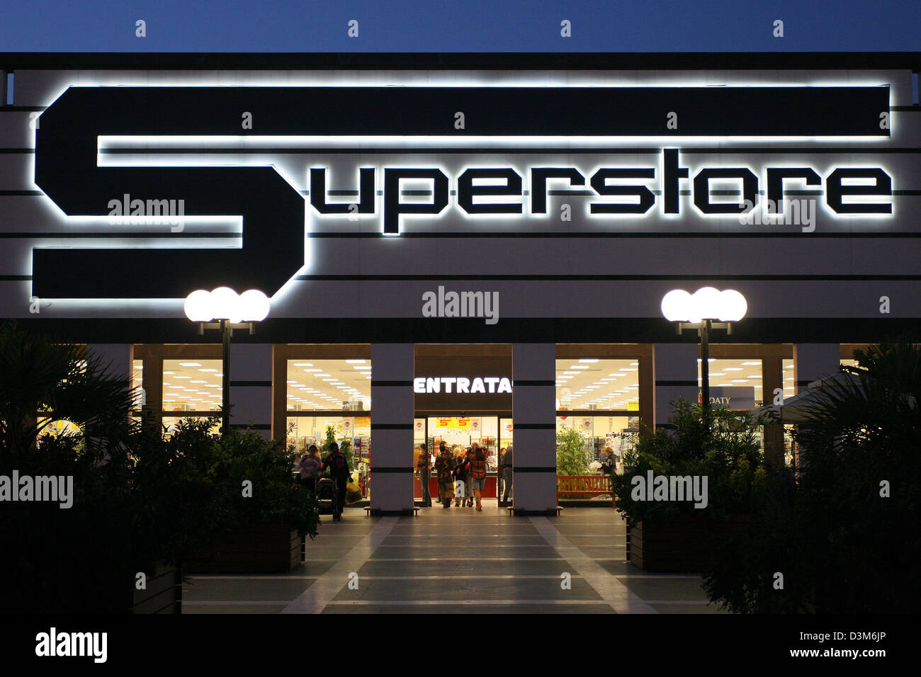 (dpa) - A view of the entrance to a branch of the supermarket chain ...