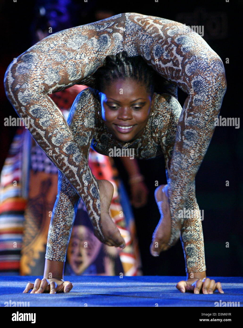 (dpa) - Lunga Nokulunga Buthelezi from South Africa performs during a press conference for Andre ...