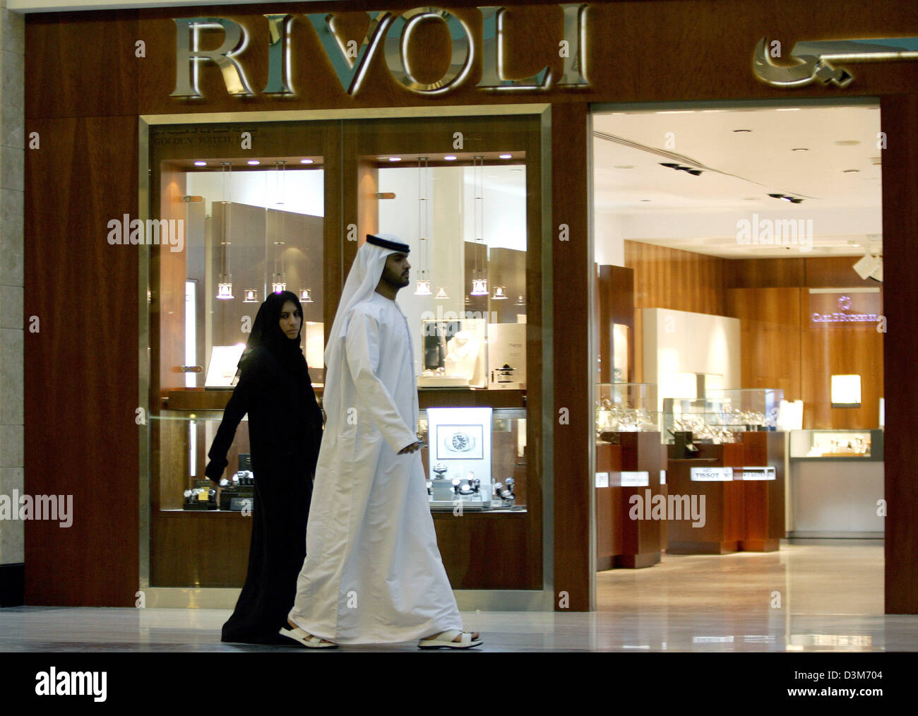 Abu dhabi uae shopping mall dpa hi-res stock photography and images - Alamy