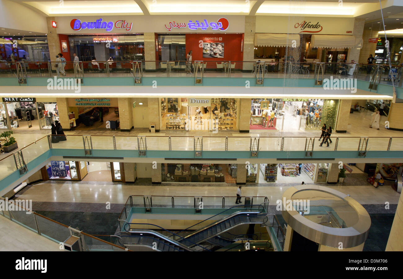 (dpa) - The picture shows an interior view of Abu Dhabi Mall in Abu ...