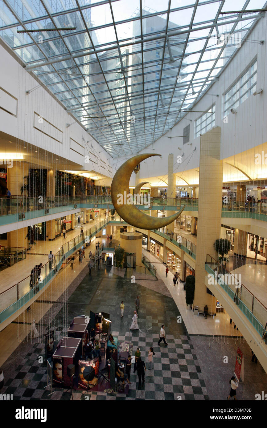 (dpa) - The picture shows an interior view of Abu Dhabi Mall in Abu ...