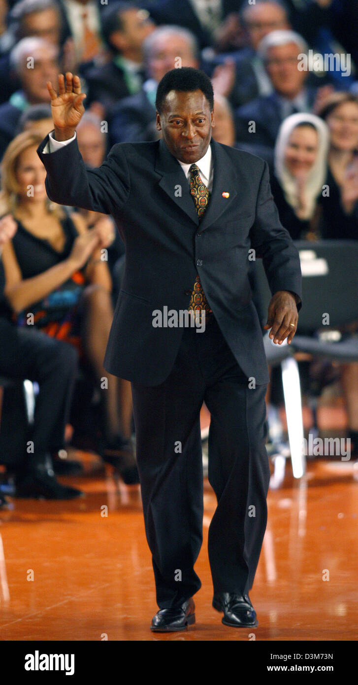 (dpa) - Brazilian soccer legend Pele who won the soccer world champion ...