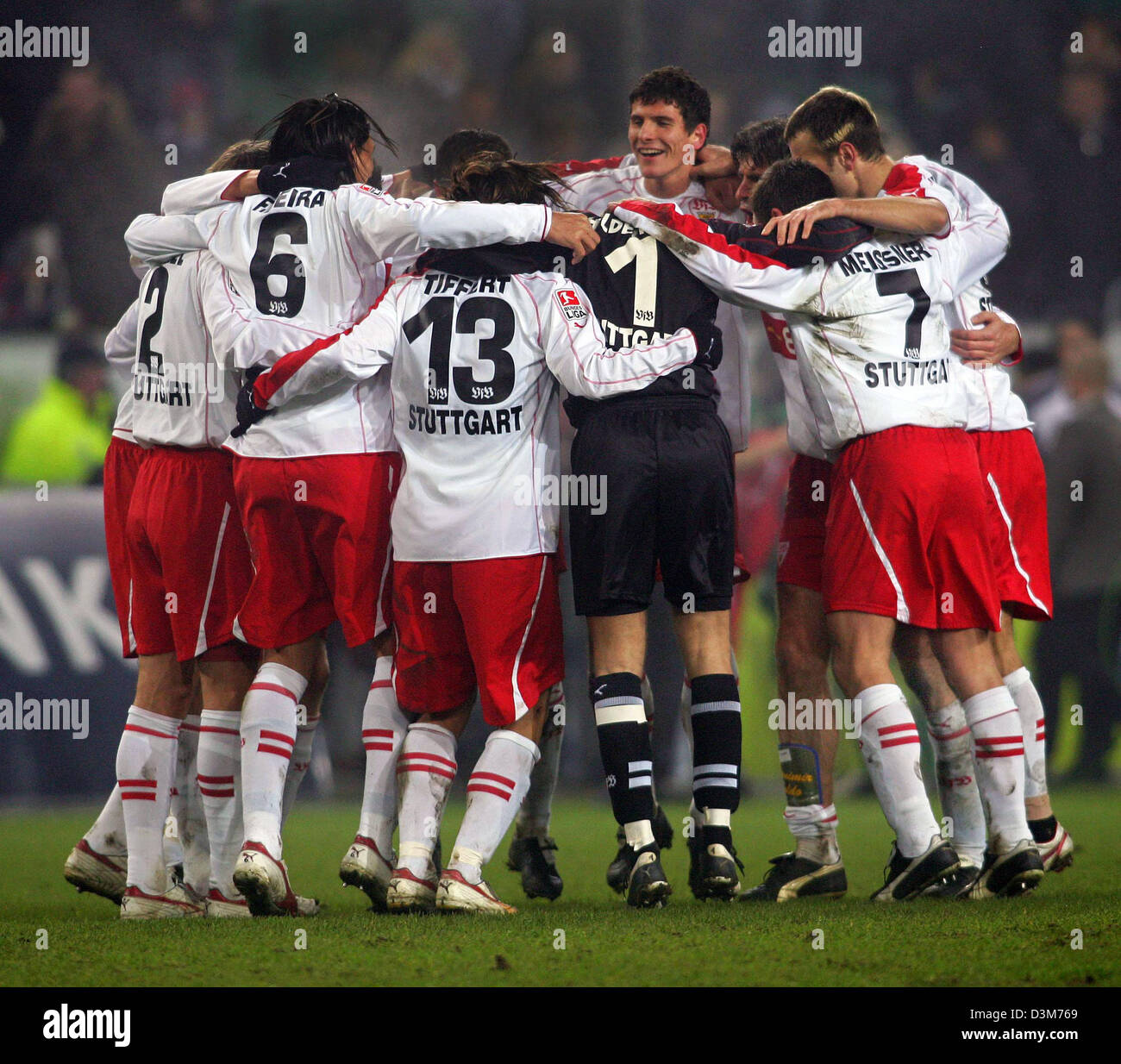 (dpa) - Stuttgart players celebrate their victory after the final ...