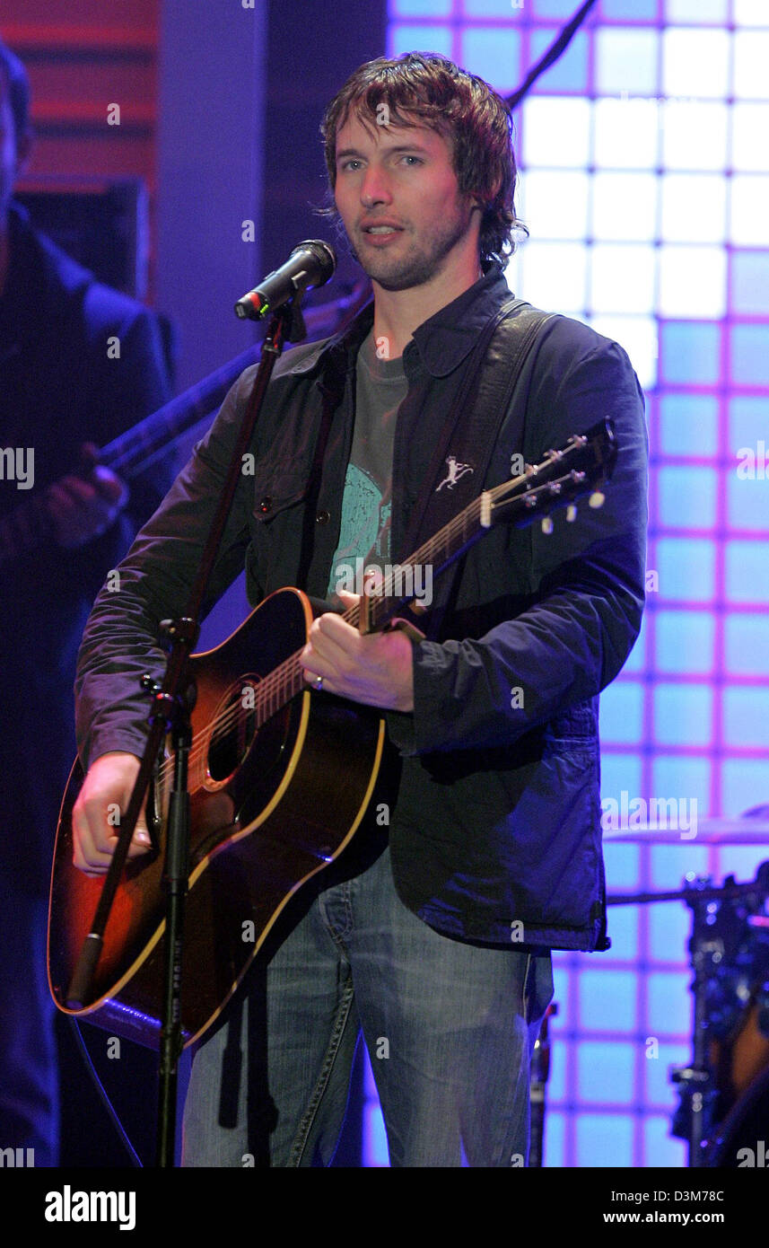 (dpa) - British singer James Blunt performs during the '2005! People ...