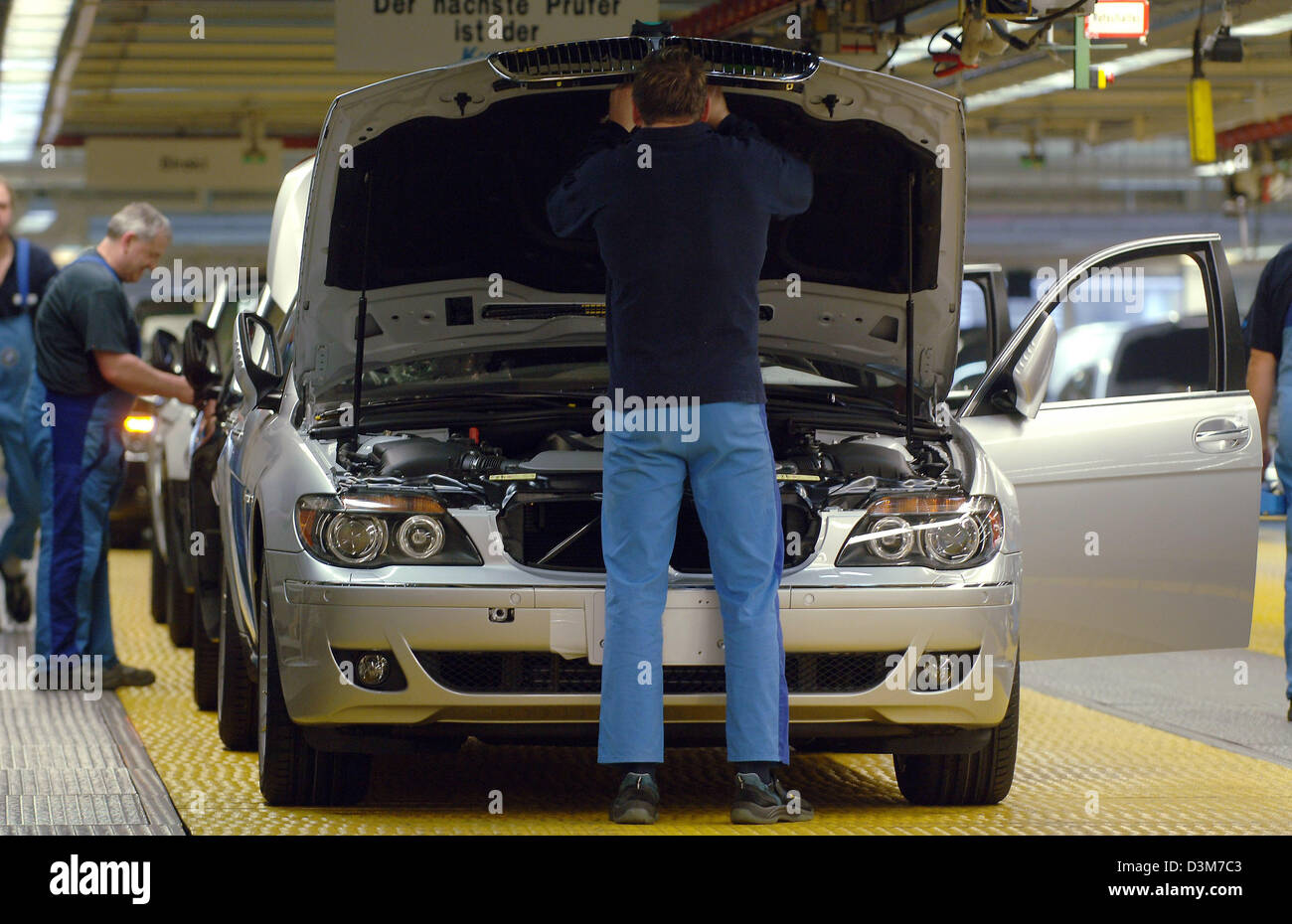 Final inspection hi-res stock photography and images - Alamy