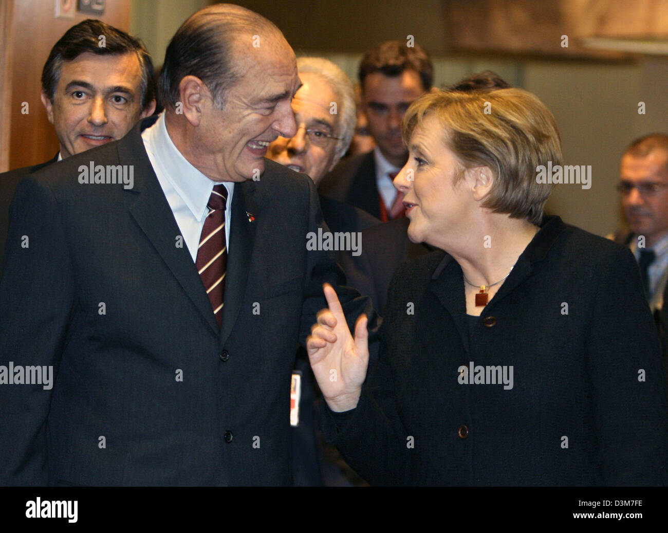 (dpa) - German Chancellor Angela Merkel (R) and France's President ...