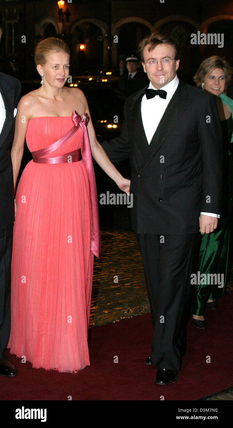 (dpa) - Princess Mabel and Prince Friso arrive for a gala dinner on the ...