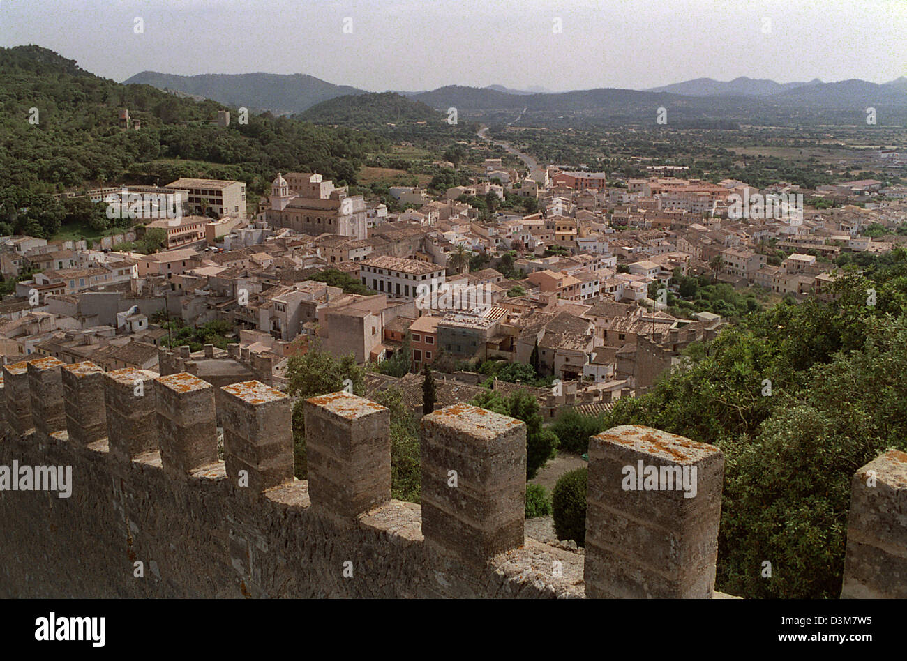 (dpa) FILE - The picture shows a view from Capdepera castle located on ...