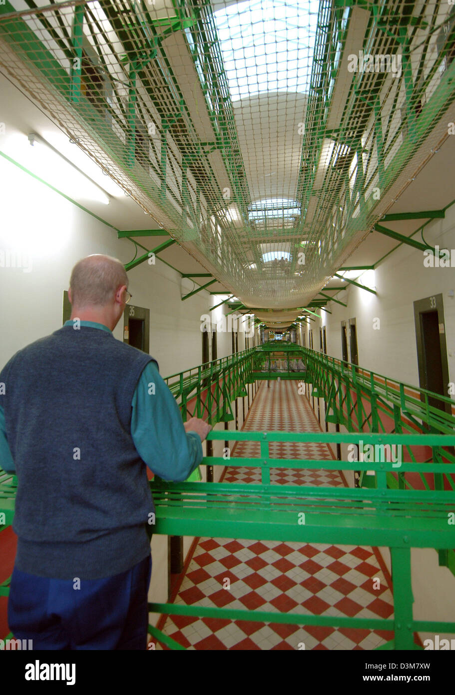 (dpa) - A prison inmate stands at a balustrade looking down the ...