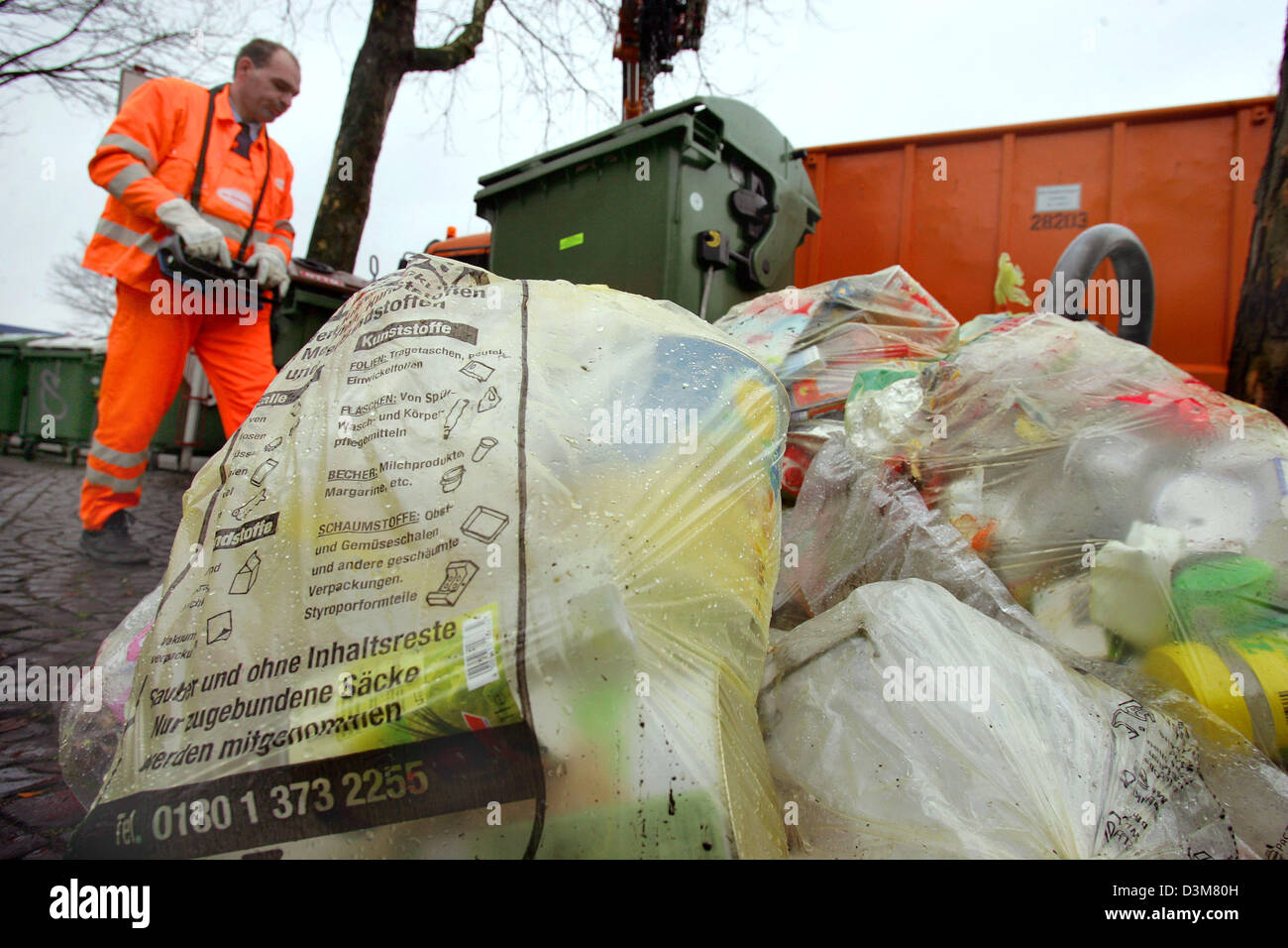 (dpa) - A member of staff of the city sanitation department empties a ...