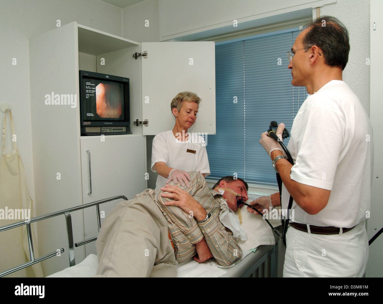 (dpa) FILE - An internal specialist and his assistant examining a ...