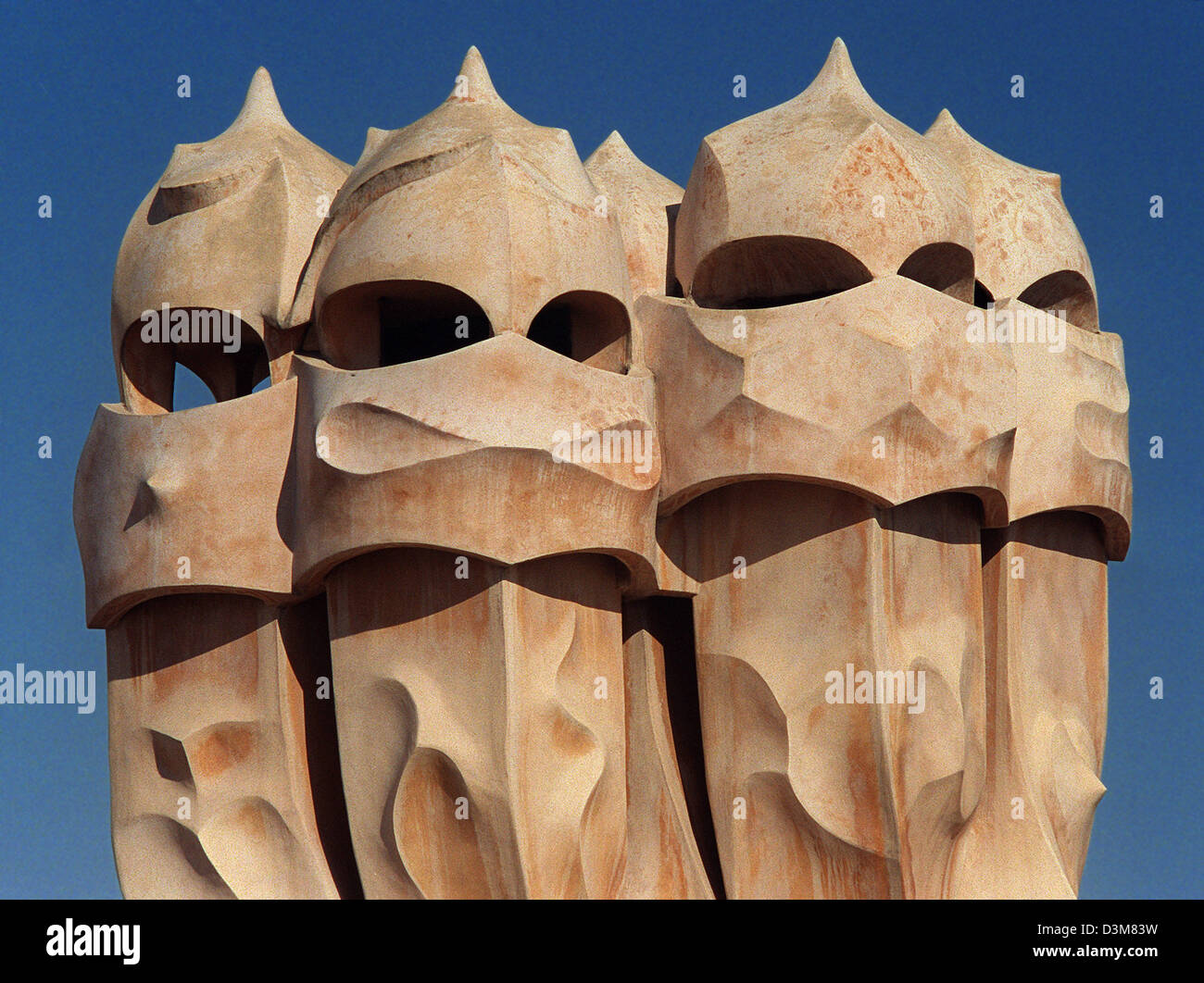 (dpa file) - The picture shows a series of chimney stacks from ...