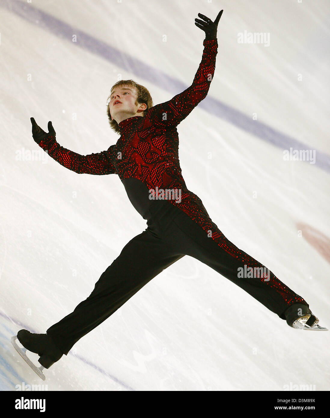 (dpa) - German figure skater Stefan Lindemann (25) perform in the men's ...