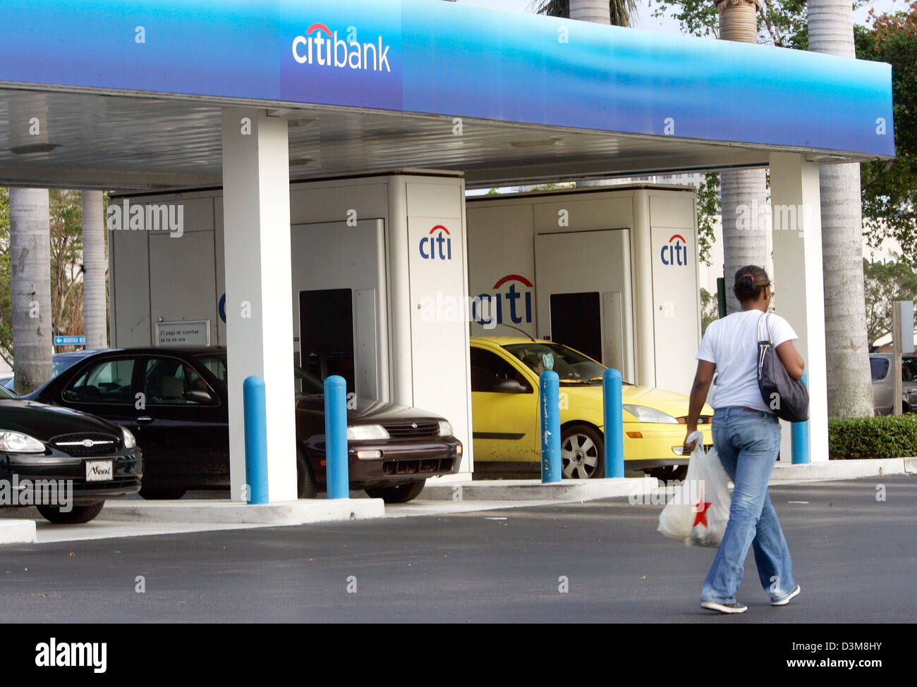 Bank drive through cash hi-res stock photography and images - Alamy