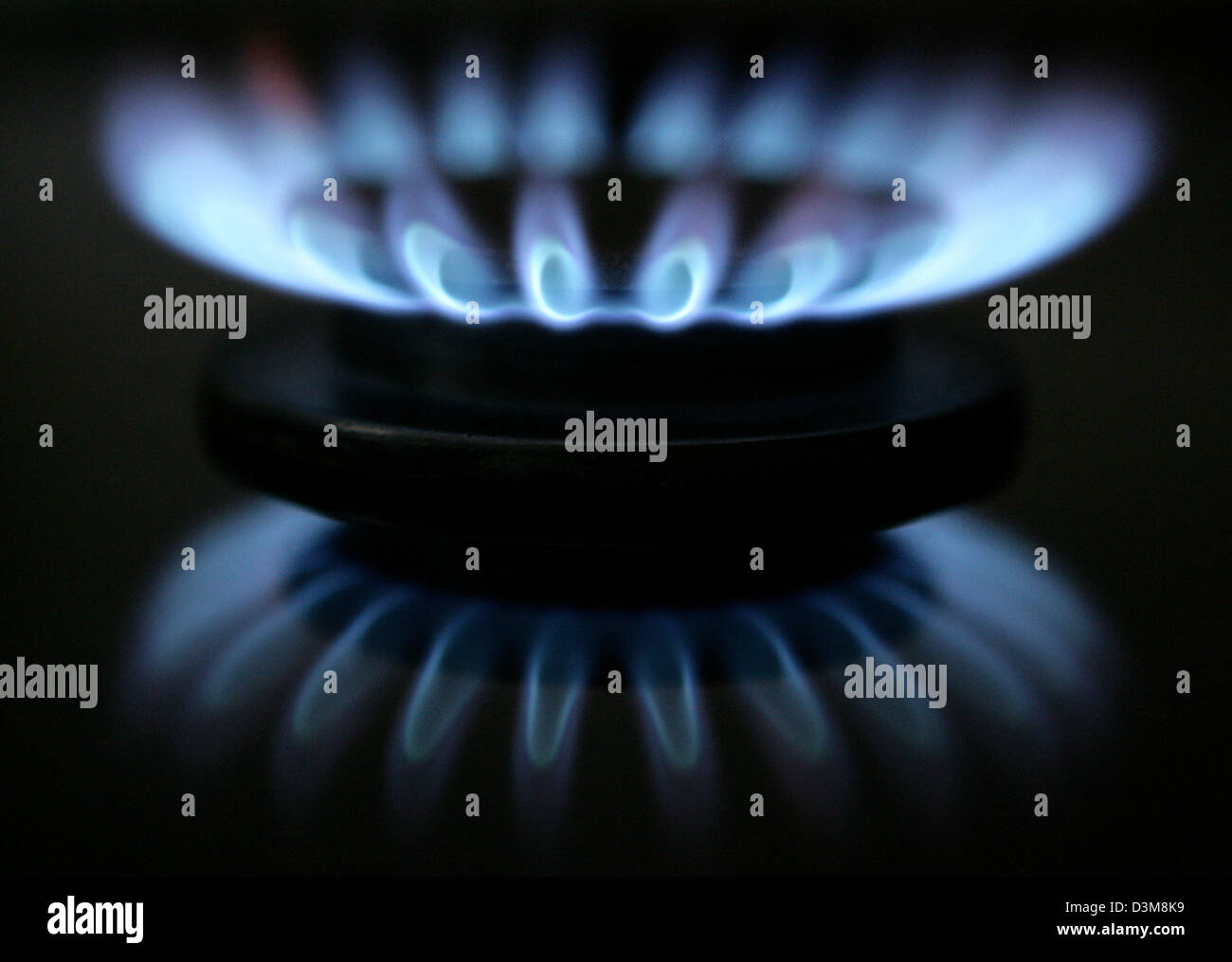 Ignited gas stove hi-res stock photography and images - Alamy