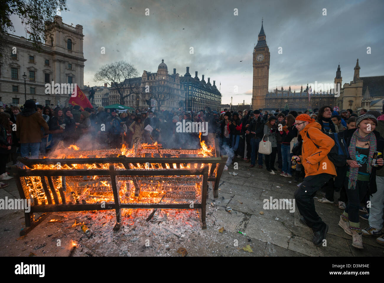 Violence trouble fire flames protesting hi-res stock photography and ...