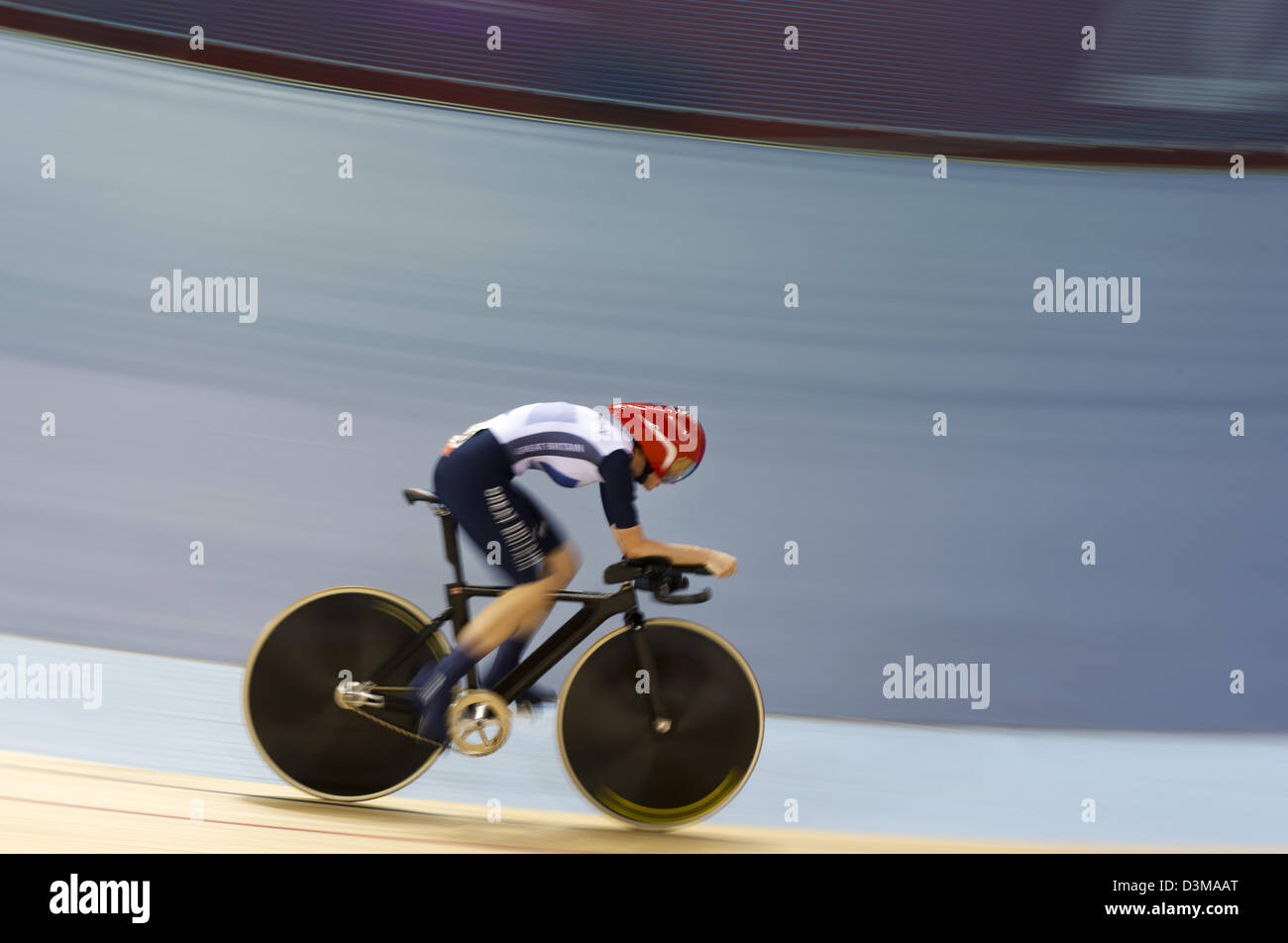 Bicycle racing velodrome Stock Photo - Alamy