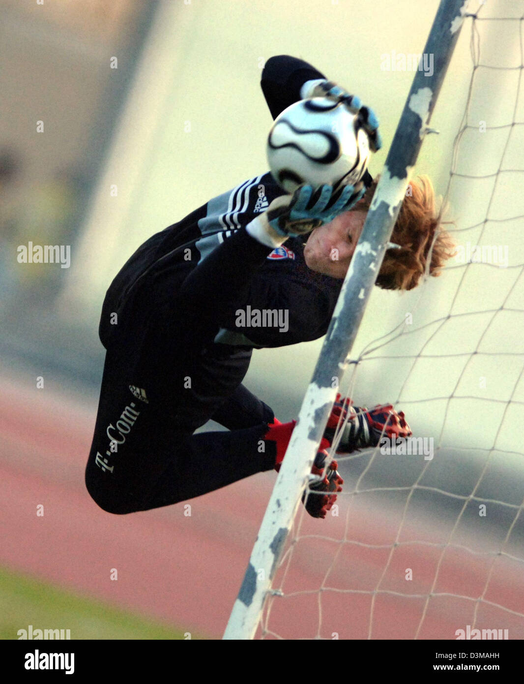 Oliver kahn goalkeeper german bundesliga hi-res stock photography and ...
